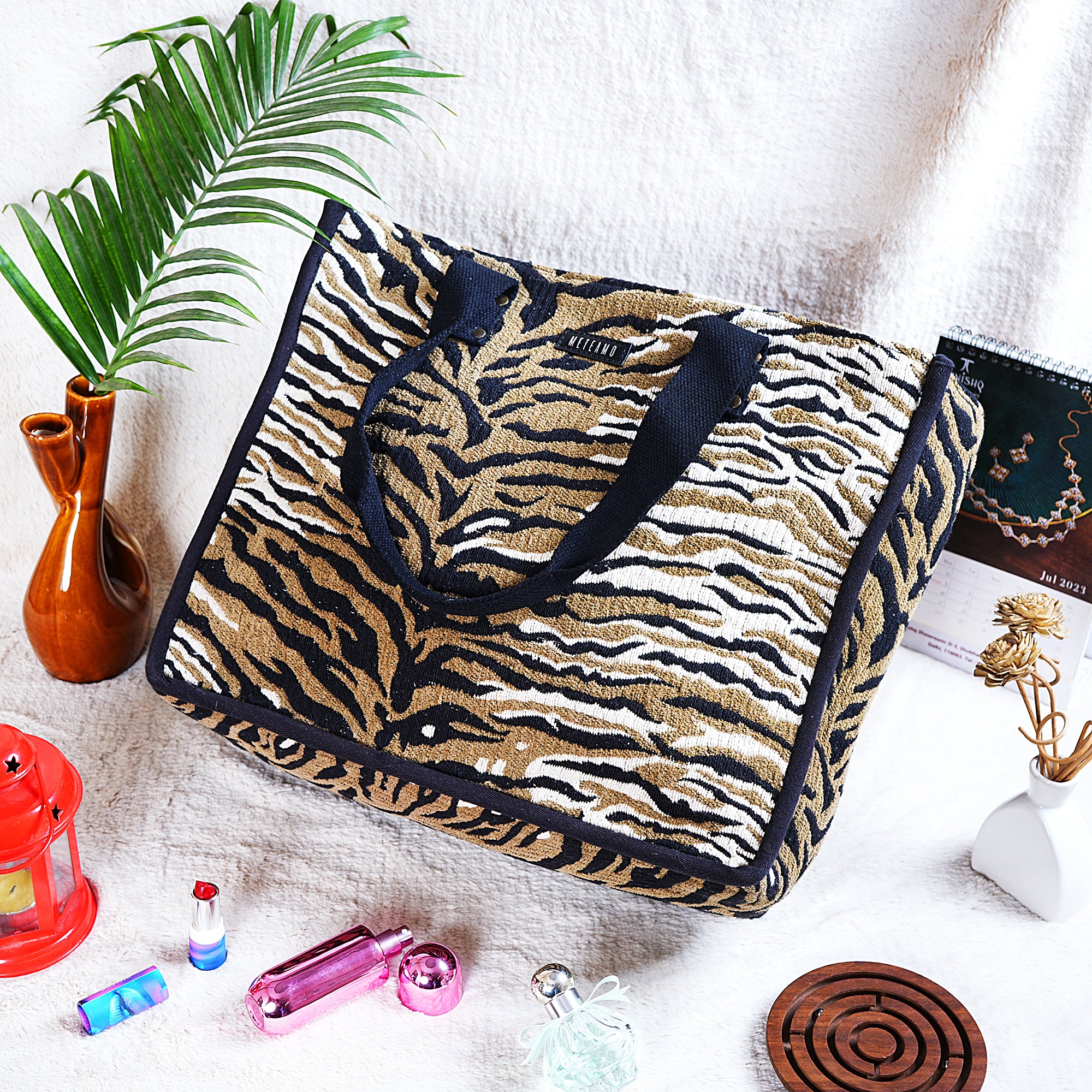 Me Te Amo | Bags in Raffia, Jacquard, Handloom Cotton & Polyester